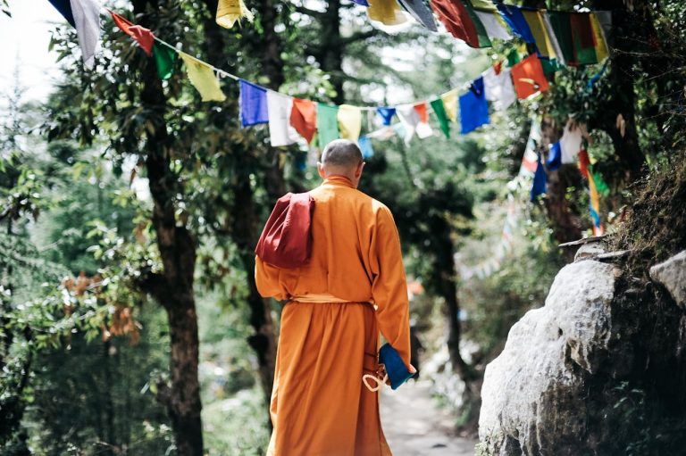 Walking Meditation: A Guide to Mindful Walking for Inner Peace ...
